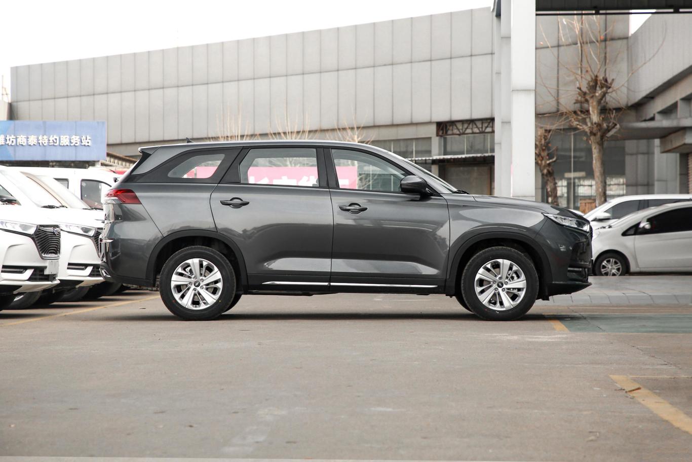 【长安欧尚X71.5T 手动 精英型正侧车头向右水平图片-汽车图片大全】-易车