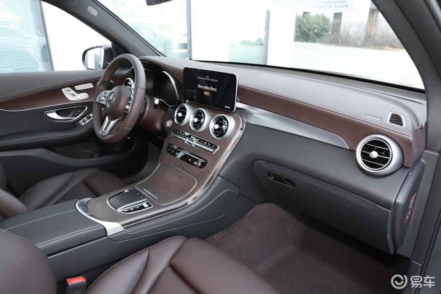 【奔驰GLC2021款GLC 260 L 4MATIC 豪华型内饰全景副驾驶员方向汽车图片-汽车图片大全】-易车