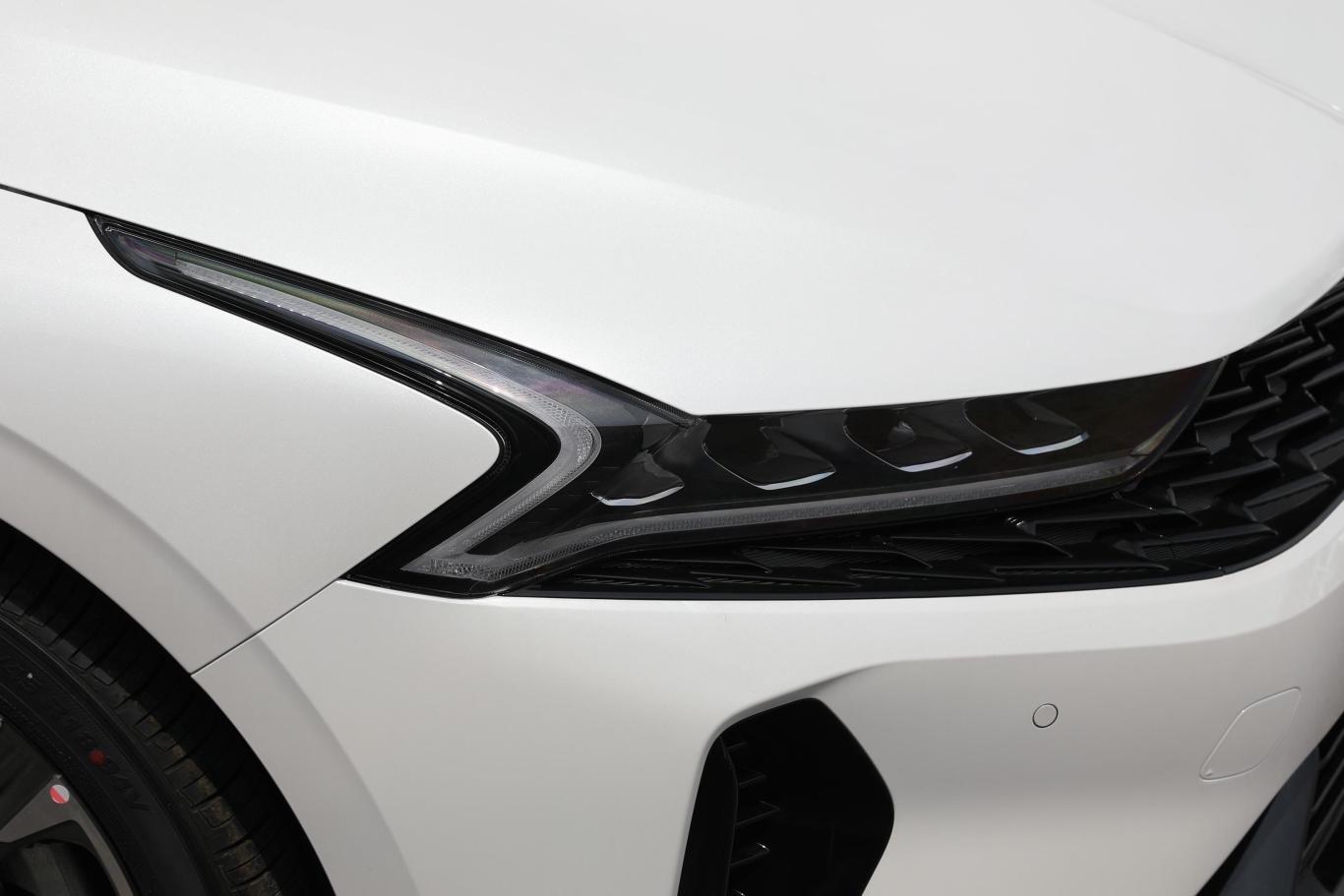 【起亚K5270T CVVD 焕新版大灯侧45度俯拍图片-汽车图片大全】-易车