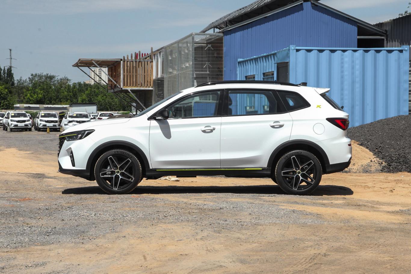 【荣威RX5PLUS 330TGI 双离合 国潮智尊版正侧车头向左水平图片-汽车图片大全】-易车