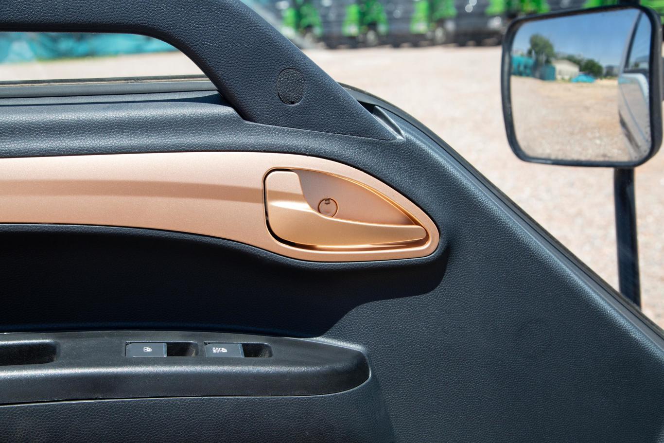 【康铃J3J3安徽全柴 2.3L 88马力 2800轴距 排半栏板轻卡 国V内饰图片-汽车图片大全】-易车