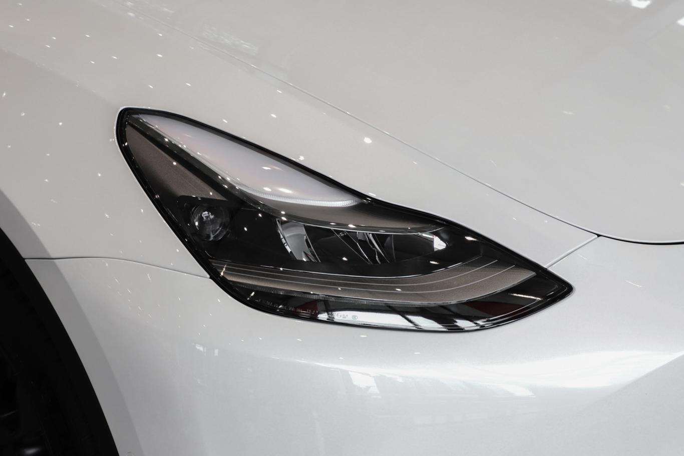 【Model Y长续航全轮驱动版 3D3/3D7大灯侧45度俯拍图片-汽车图片大全】-易车