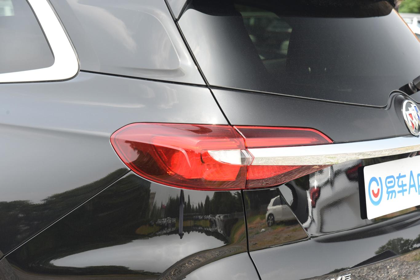 【昂科旗652T 四驱尊贵型 7座尾灯侧45度俯拍图片-汽车图片大全】-易车