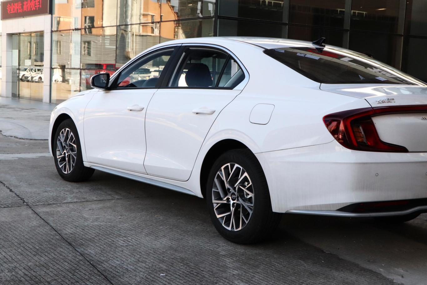 【名图1.8L CVT 领先版GLS外观细节图片-汽车图片大全】-易车