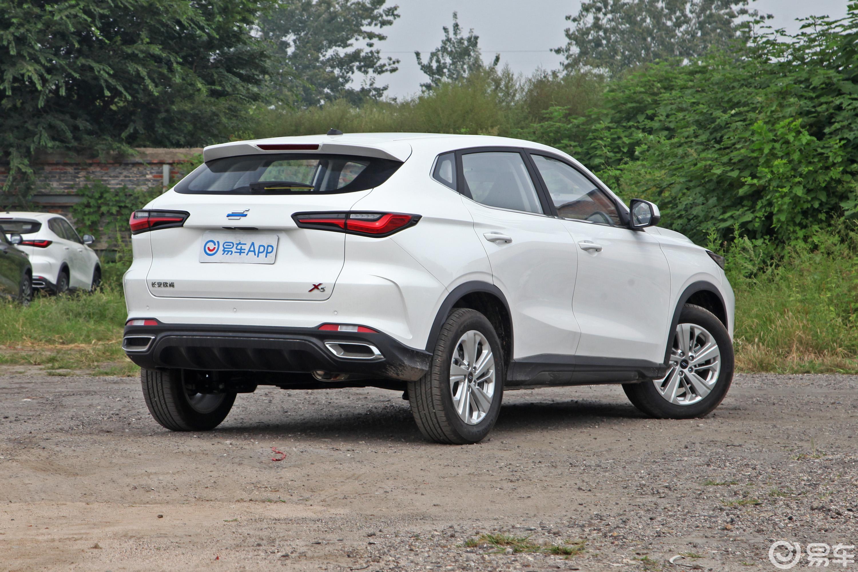 【长安欧尚X5改款 1.6L CVT豪华型侧后45度车头向右水平图片-汽车图片大全】-易车