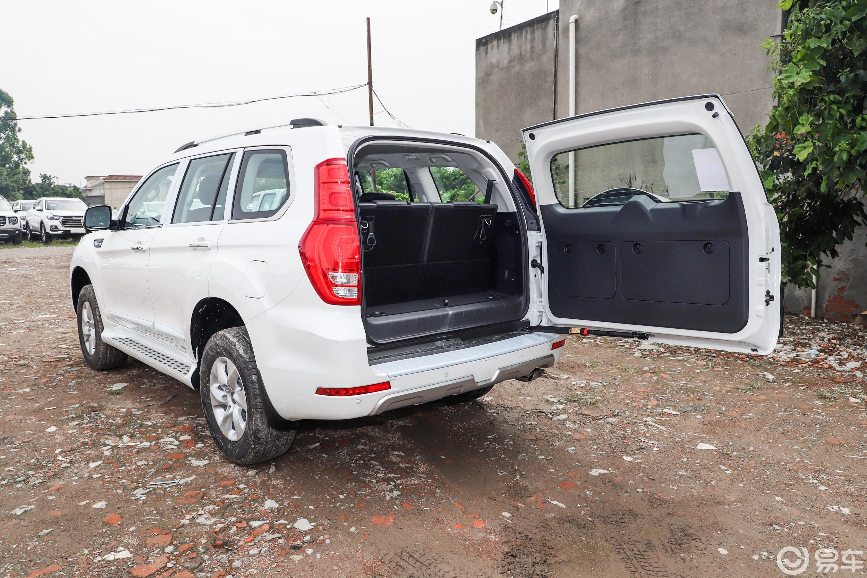 【哈弗H92.0T 舒适型 7座后备厢开启45度侧拍图片-汽车图片大全】-易车