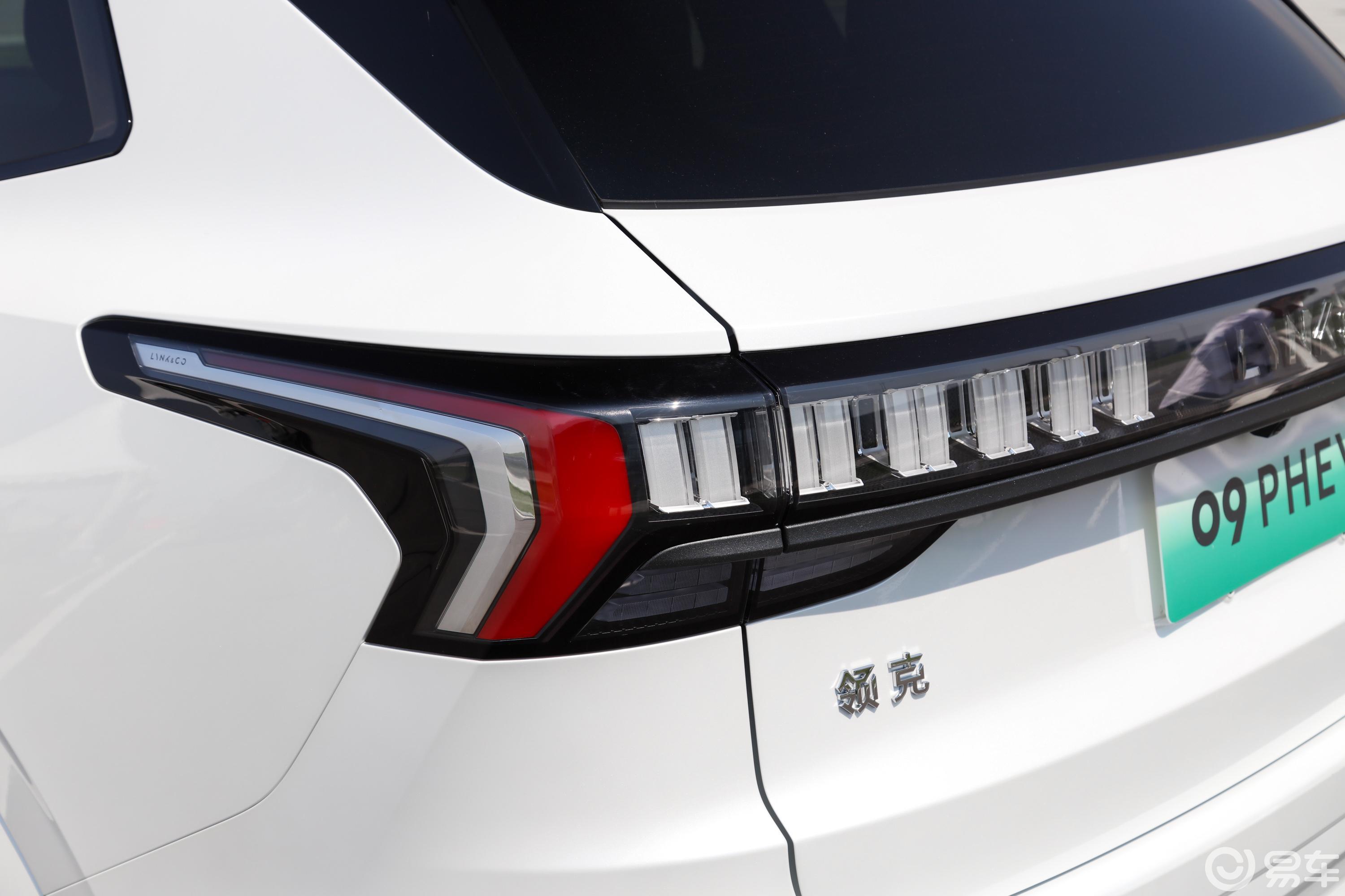 【领克09 PHEV2.0T 60km 自动Halo 6座尾灯侧45度俯拍图片-汽车图片大全】-易车