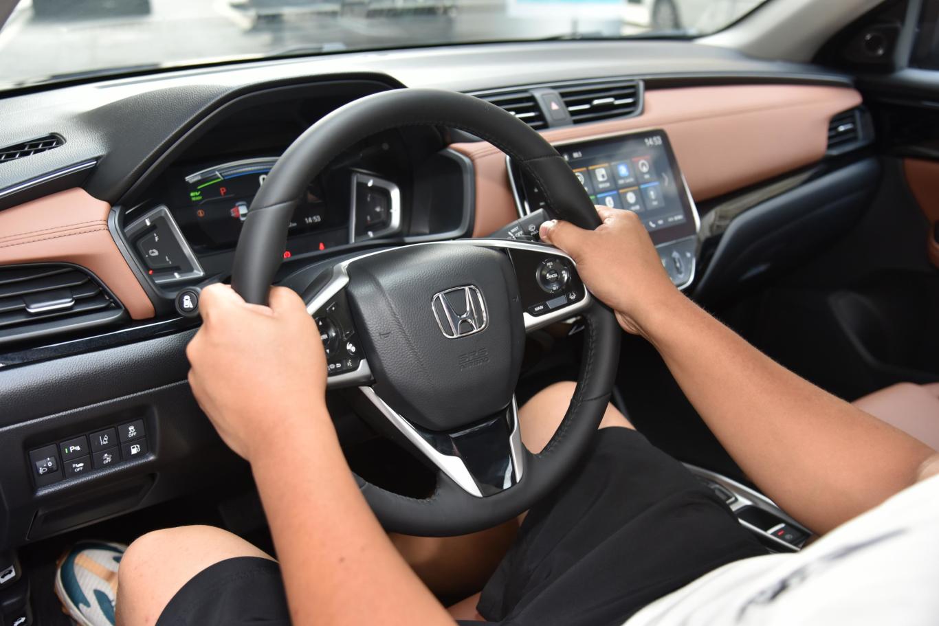 【凌派锐·混动 1.5L E-CVT 锐·旗舰版主驾驶位图片-汽车图片大全】-易车