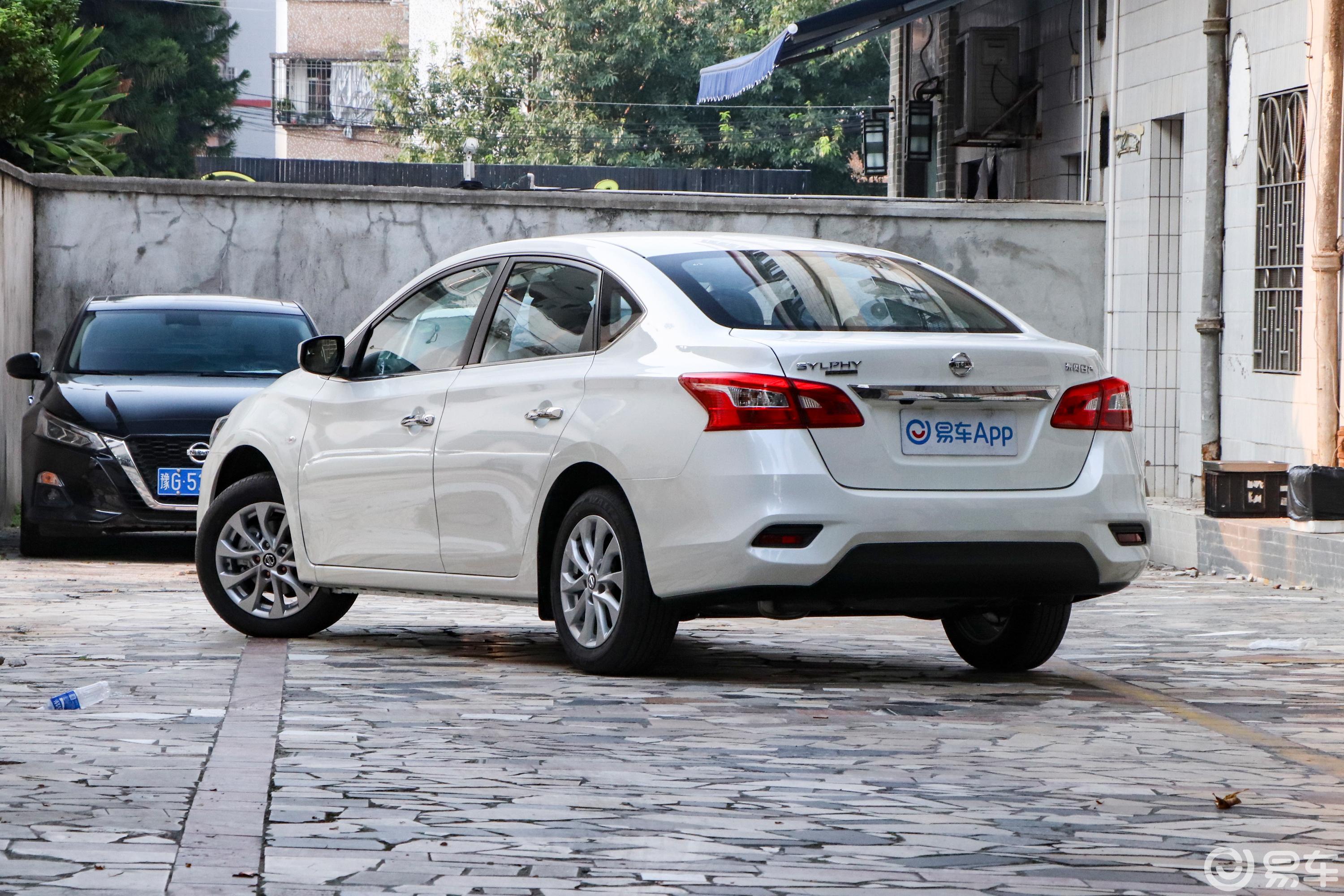 【轩逸经典 1.6L CVT XL豪华版侧后45度车头向左水平图片-汽车图片大全】-易车