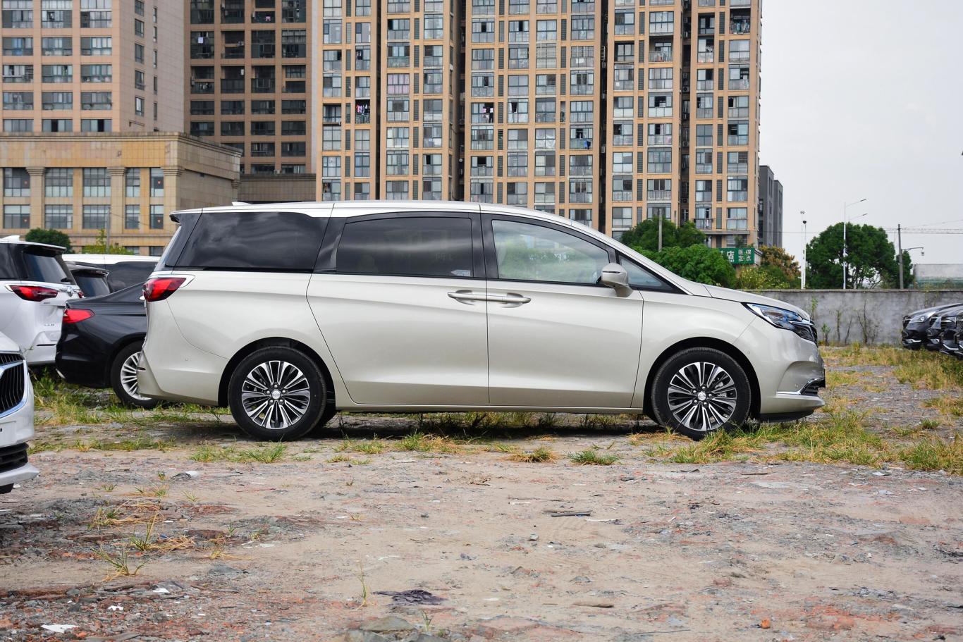 【别克GL8ES陆尊 653T 豪华型 7座正侧车头向右水平图片-汽车图片大全】-易车