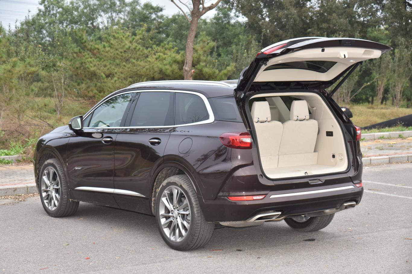 【昂科旗652T 四驱Avenir艾维亚 6座后备厢开启45度侧拍图片-汽车图片大全】-易车