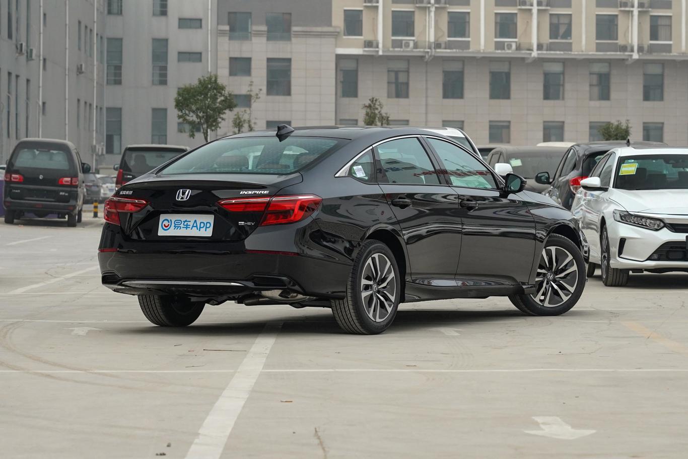 【英仕派锐·混动 2.0L E-CVT 净雅版侧前45度车头向左水平图片-汽车图片大全】-易车