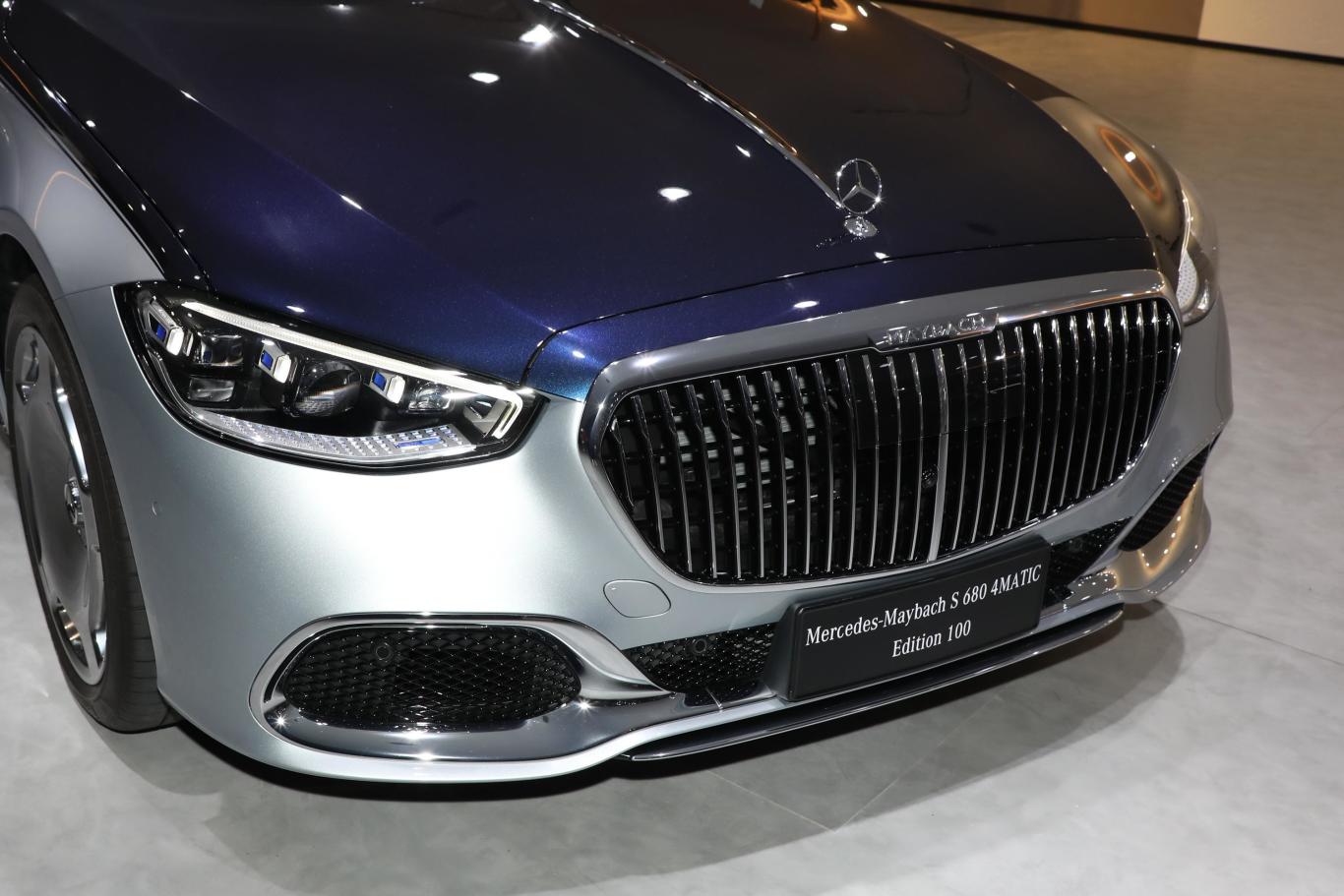 【迈巴赫S级S 680 4MATIC 100周年纪念版前格栅侧俯拍图片-汽车图片大全】-易车