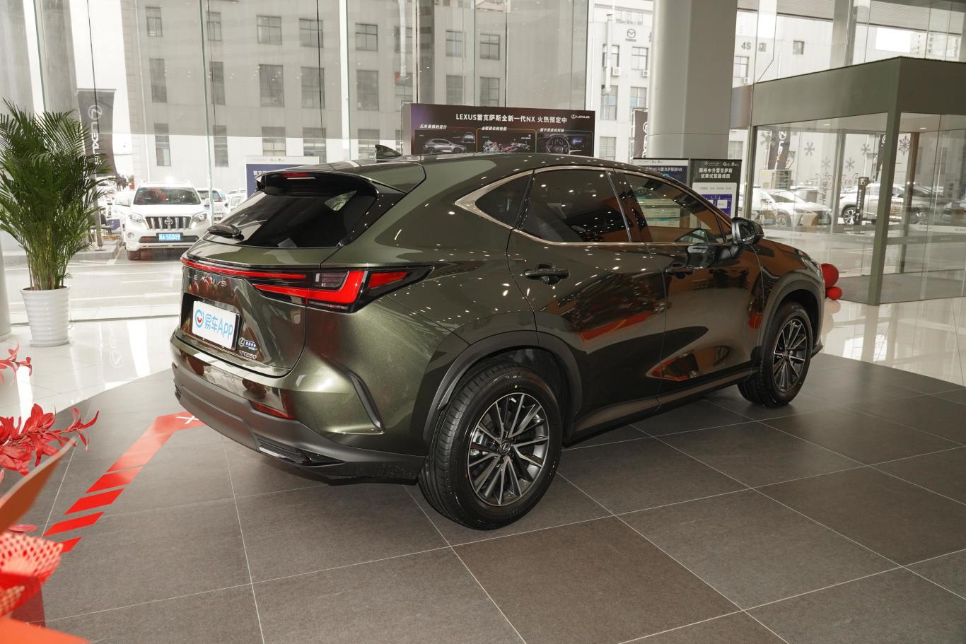 【雷克萨斯NX260 两驱创驰版侧后45度车头向右水平图片-汽车图片大全】-易车