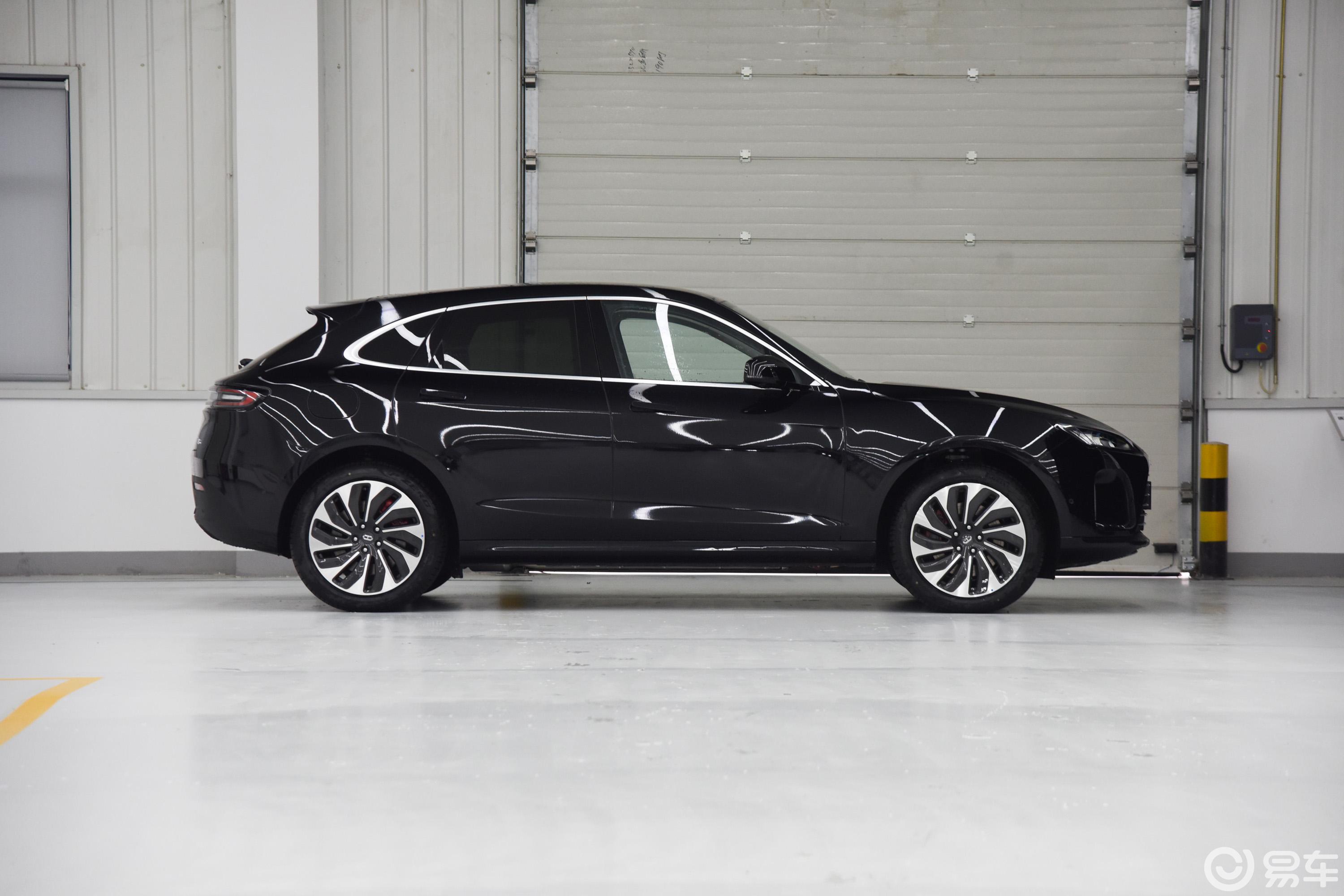 【问界M5增程版 180km 四驱性能版正侧车头向右水平图片-汽车图片大全】-易车