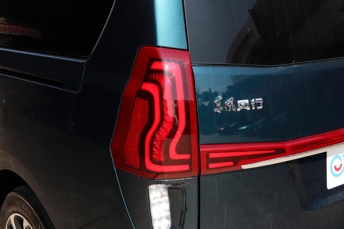 【风行M7领爵款 2.0T 自动星空版尾灯侧45度俯拍图片-汽车图片大全】-易车