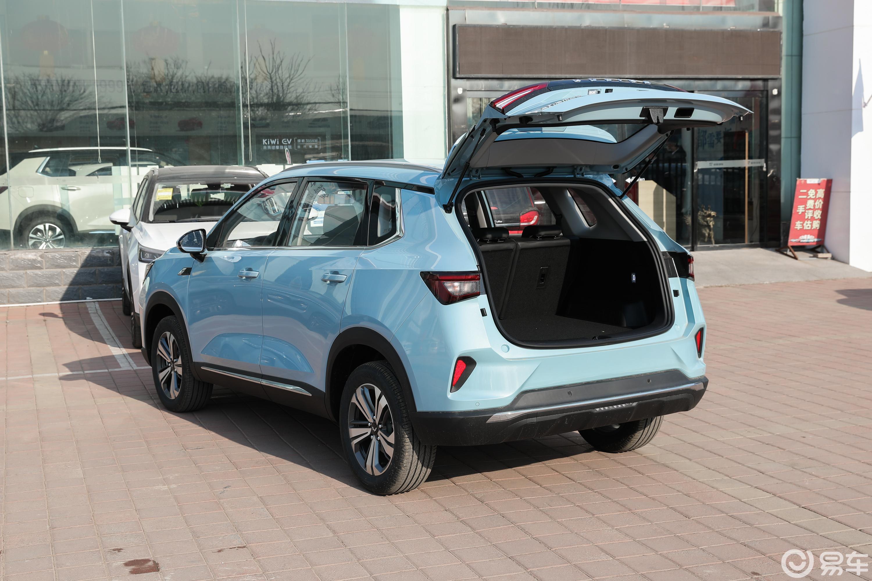 【五菱星辰1.5T 手动星光版后备厢开启45度侧拍图片-汽车图片大全】-易车