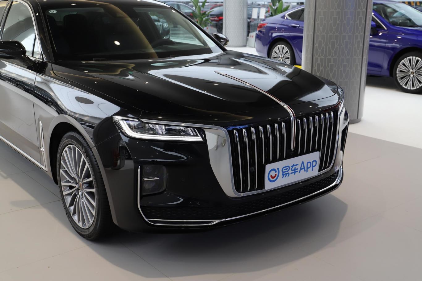 【红旗H92.0T 智联旗享版前格栅侧俯拍图片-汽车图片大全】-易车