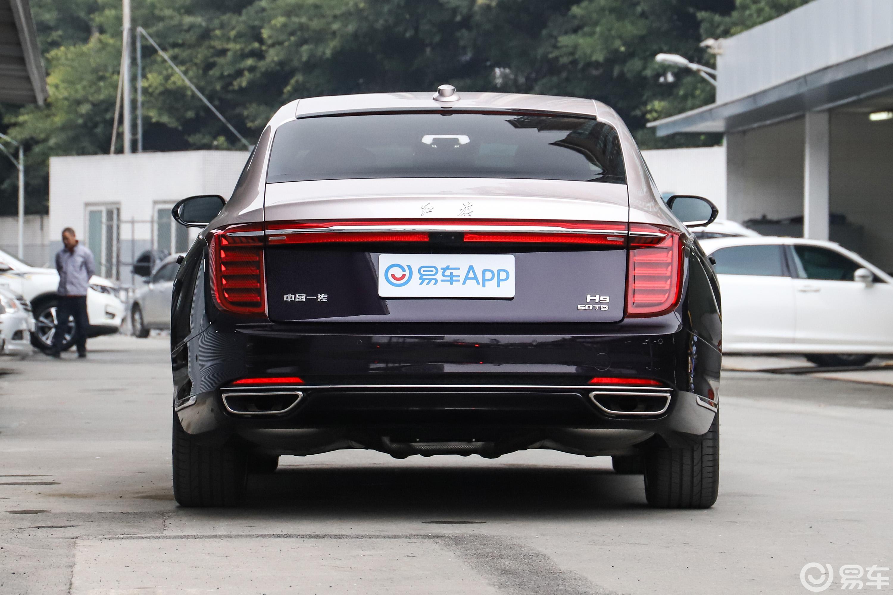 【红旗H93.0T 智联旗领四座版正后水平图片-汽车图片大全】-易车