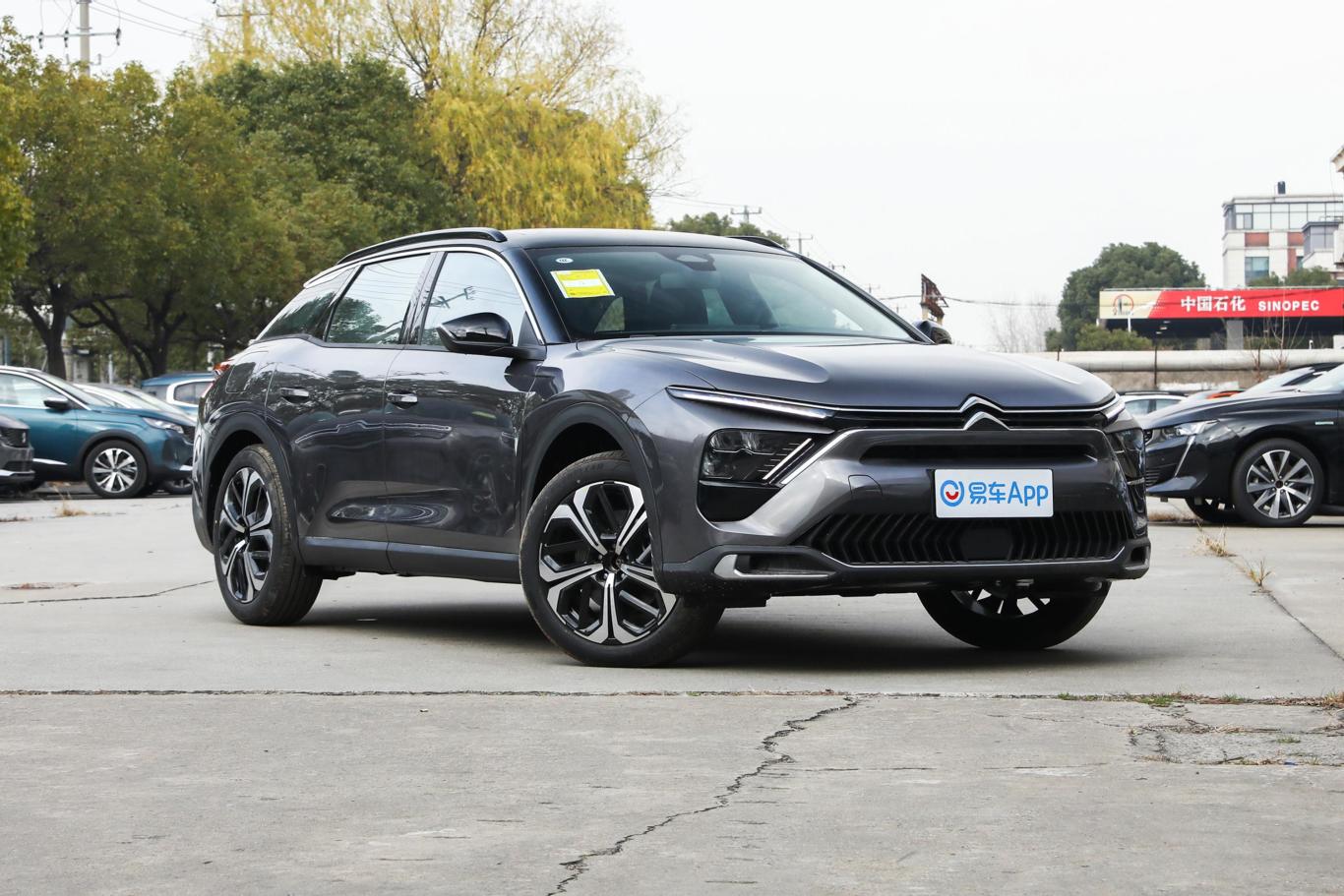 【凡尔赛C5 X1.6T 势不凡侧前45度车头向右水平图片-汽车图片大全】-易车