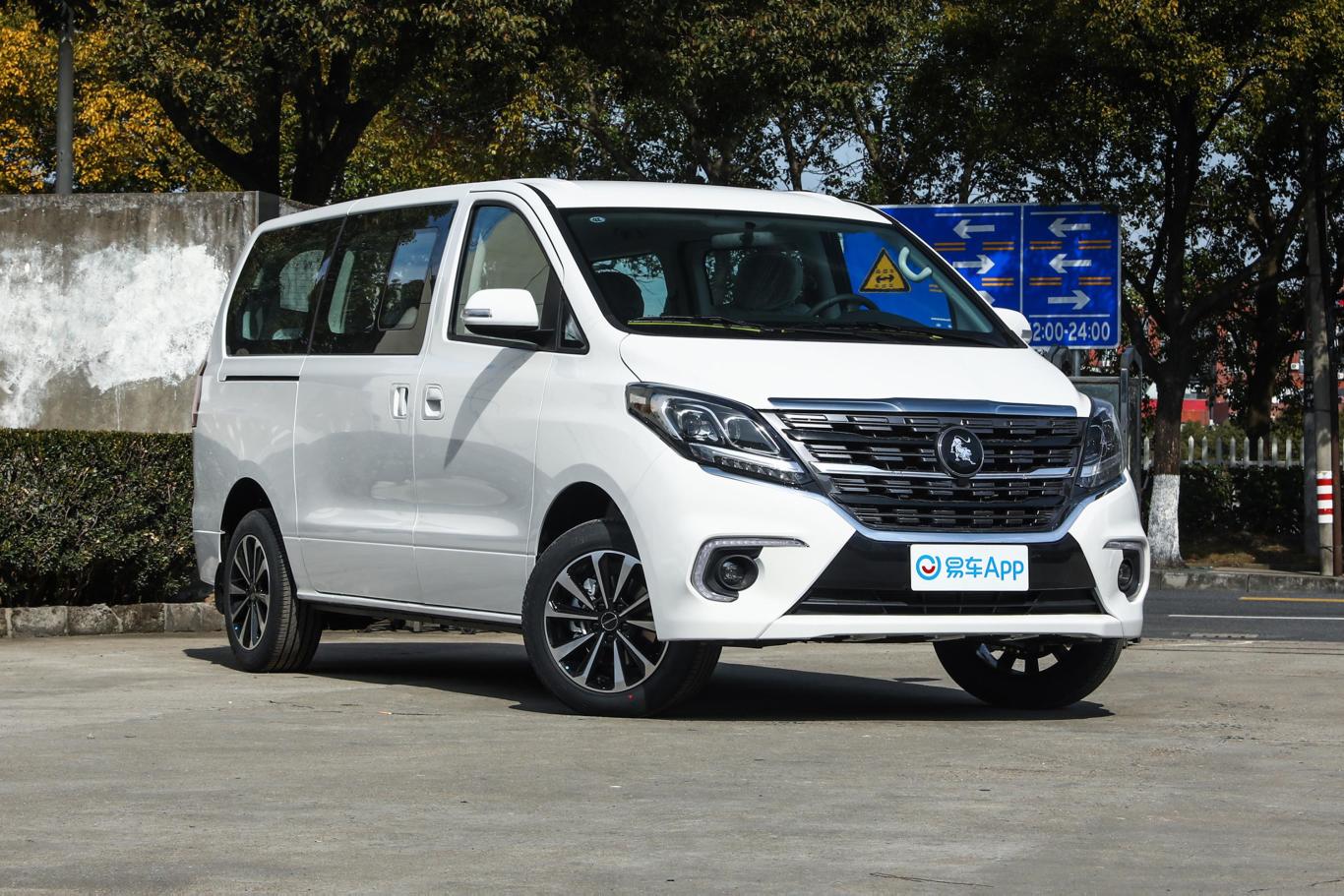 【风行M7领爵款 2.0T 自动伯爵版侧前45度车头向右水平图片-汽车图片大全】-易车