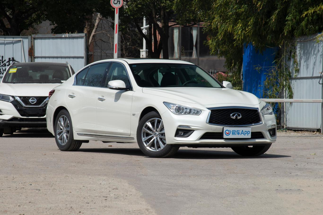 【英菲尼迪Q50L2.0T 舒适版侧前45度车头向右水平图片-汽车图片大全】-易车