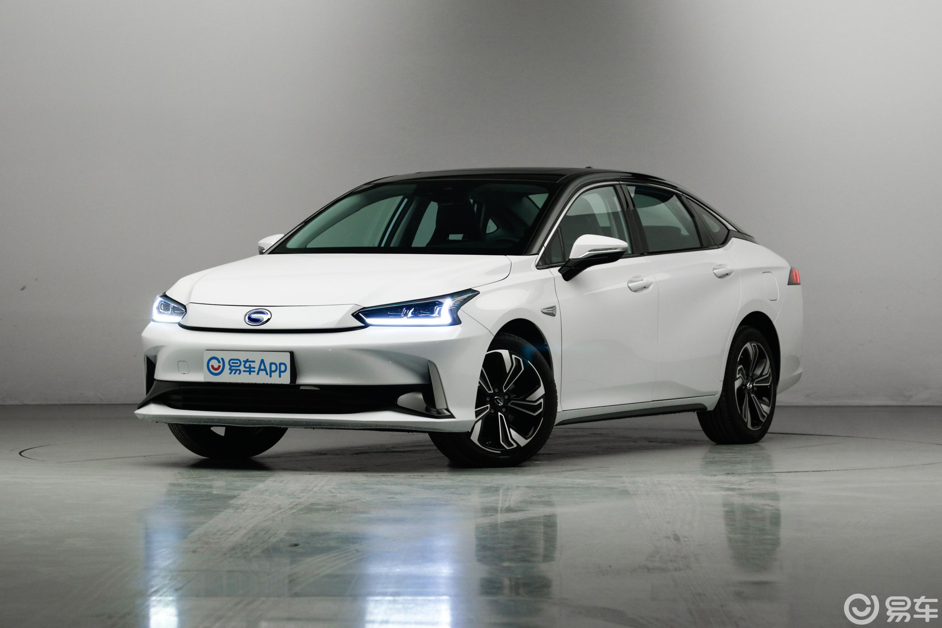 【广汽丰田iA5尊贵长续航版侧前45度车头向左水平图片-汽车图片大全】-易车