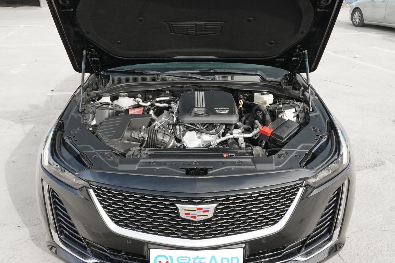 【凯迪拉克CT528T 豪华型(标准版)发动机舱整体图片-汽车图片大全】-易车