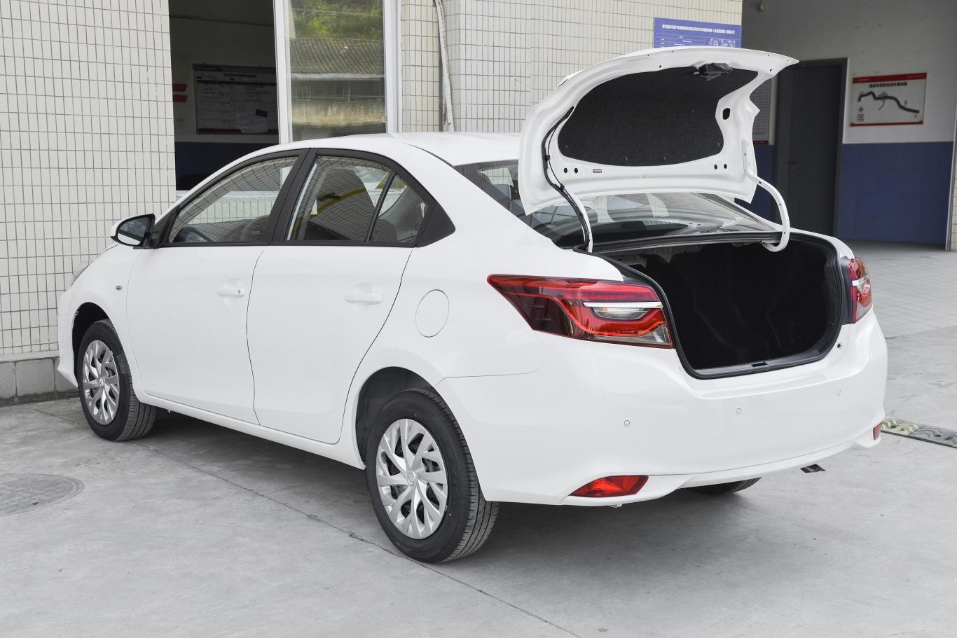 【威驰1.5L CVT创行CARE版后备厢开启45度侧拍图片-汽车图片大全】-易车