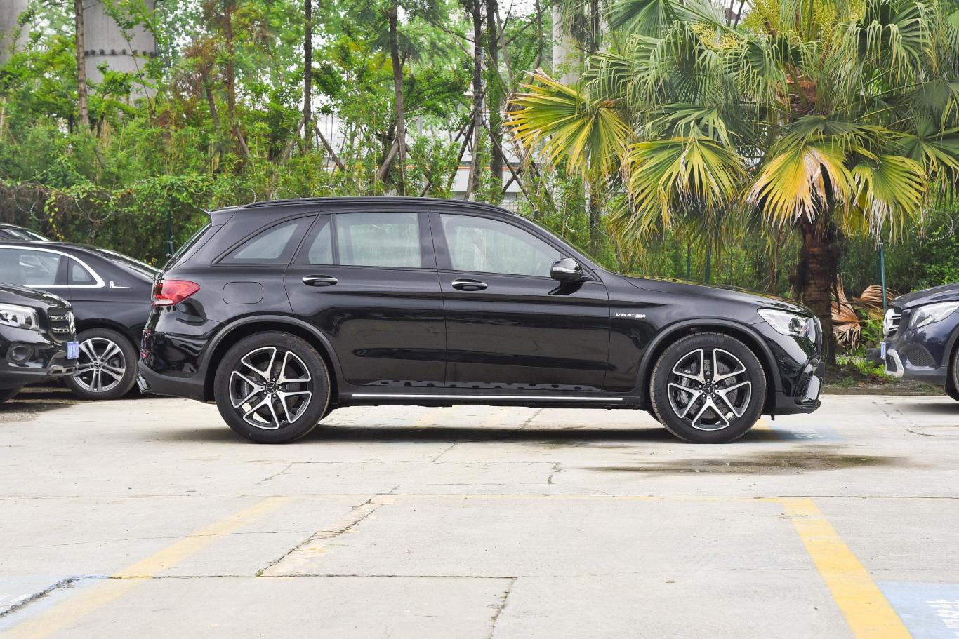 【奔驰GLC AMG改款 AMG GLC 63 4MATIC+正侧车头向右水平图片-汽车图片大全】-易车