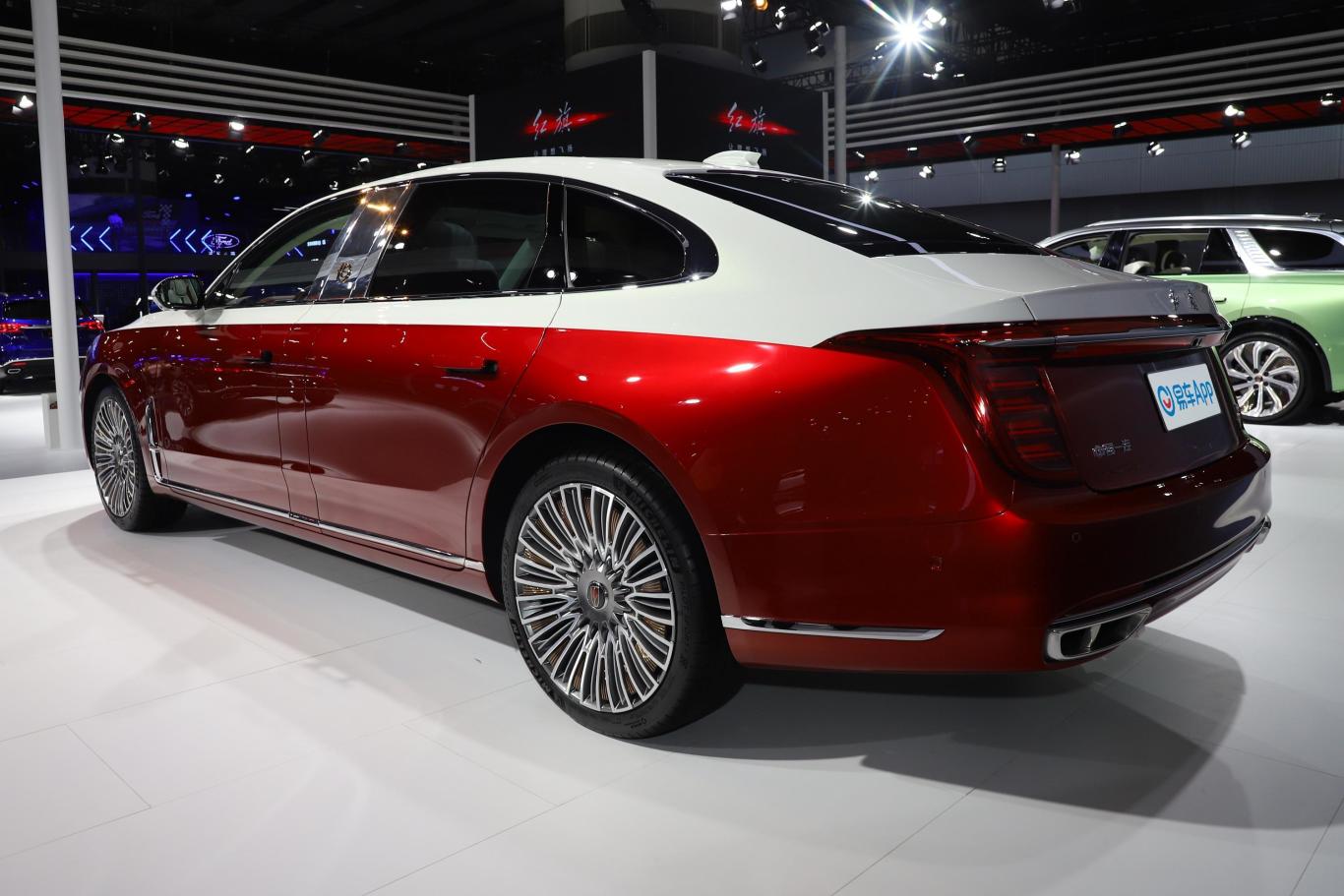 【红旗H93.0T H9+ 卓越定制版侧后45度车头向左水平图片-汽车图片大全】-易车