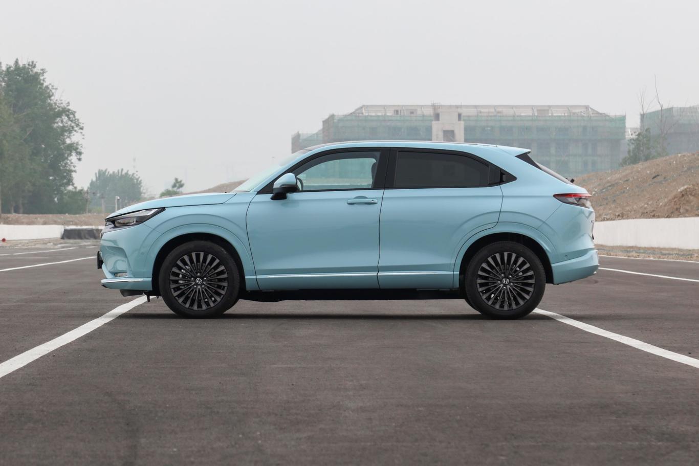 【e:NP1 极湃1510km 绽极版正侧车头向左水平图片-汽车图片大全】-易车