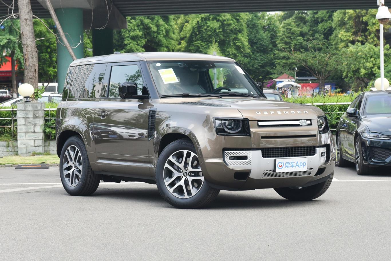 【卫士90 3.0T P400 XS侧前45度车头向右水平图片-汽车图片大全】-易车