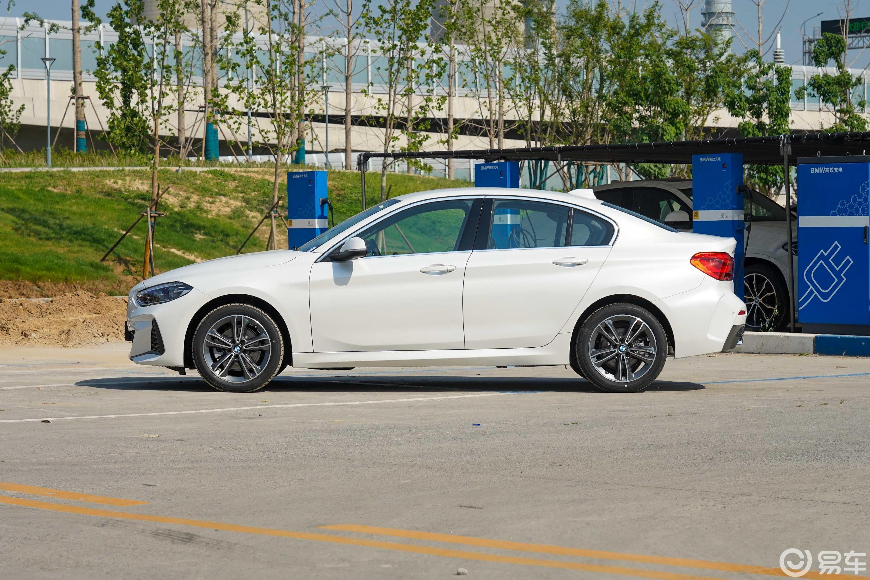 【宝马1系120i M运动版正侧车头向左水平图片-汽车图片大全】-易车