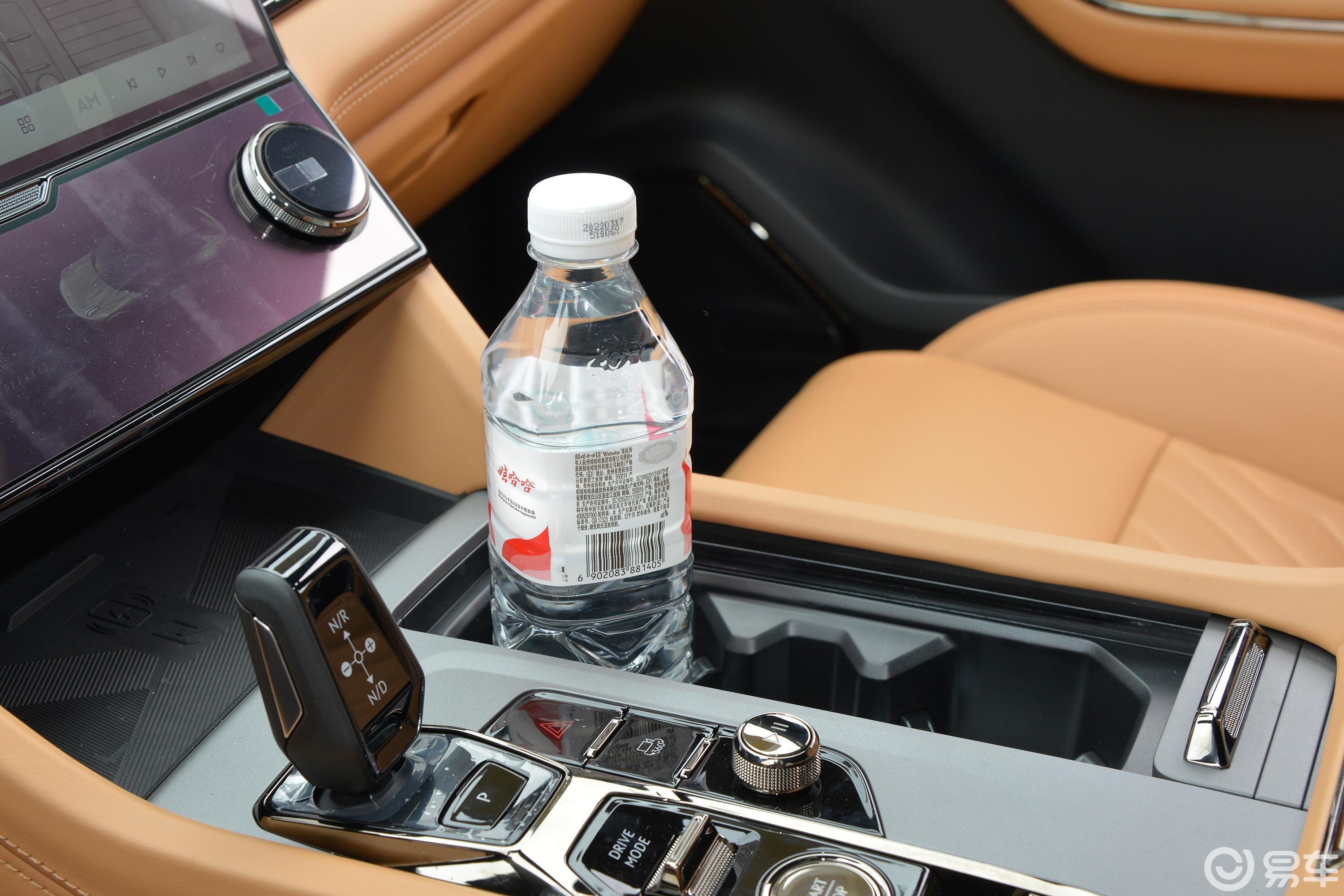 【领克092.0T 手自一体 Halo 7座前排杯架图片-汽车图片大全】-易车