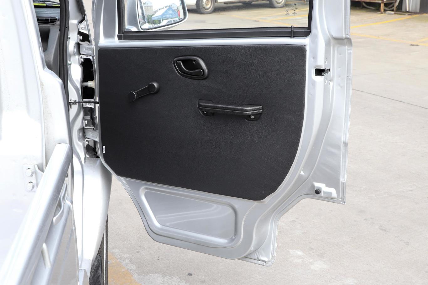 【东风小康K011.3L 手动 基本型 国VI内饰图片-汽车图片大全】-易车