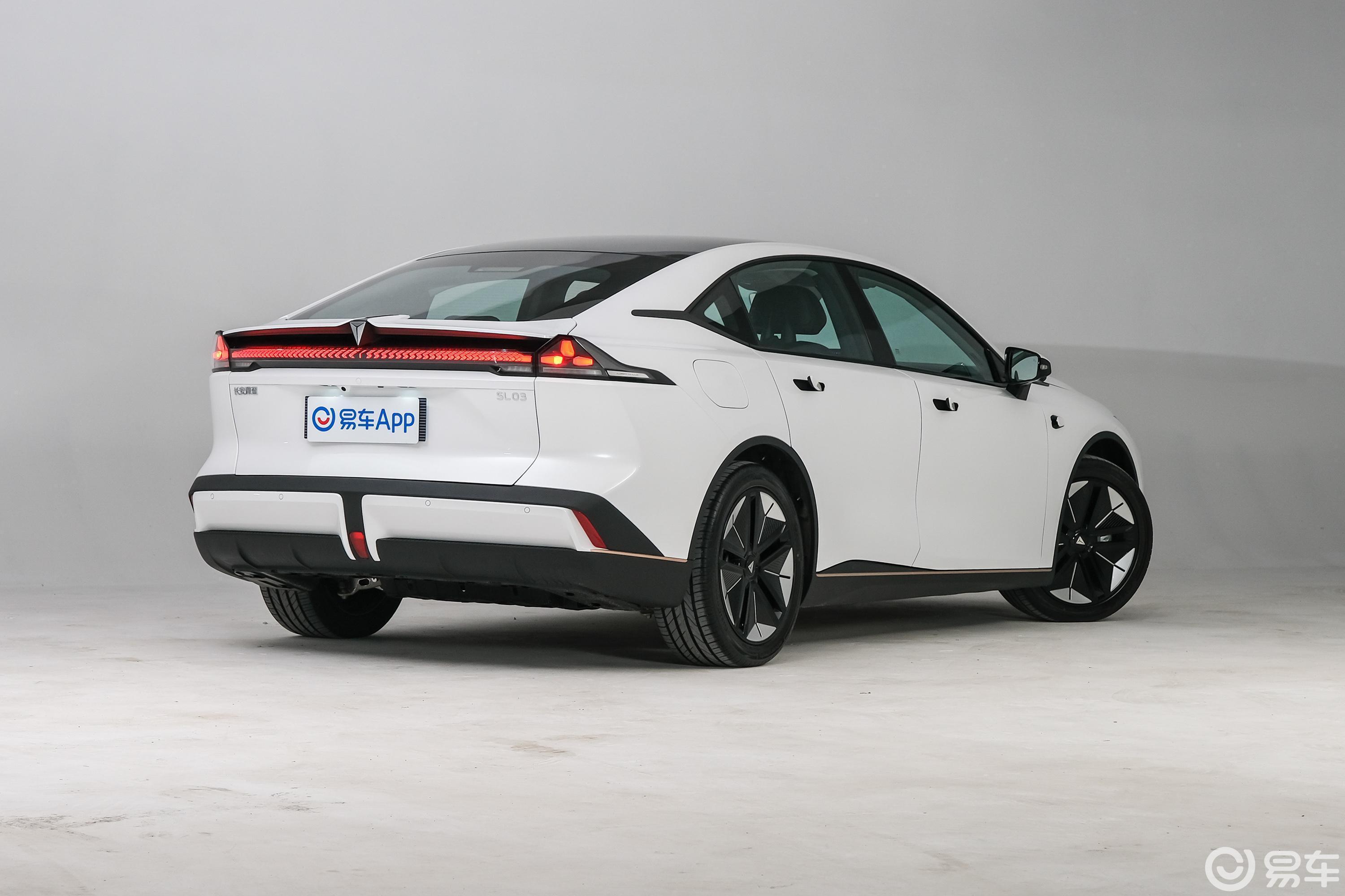 【深蓝SL03705km 纯电版侧后45度车头向右水平图片-汽车图片大全】-易车