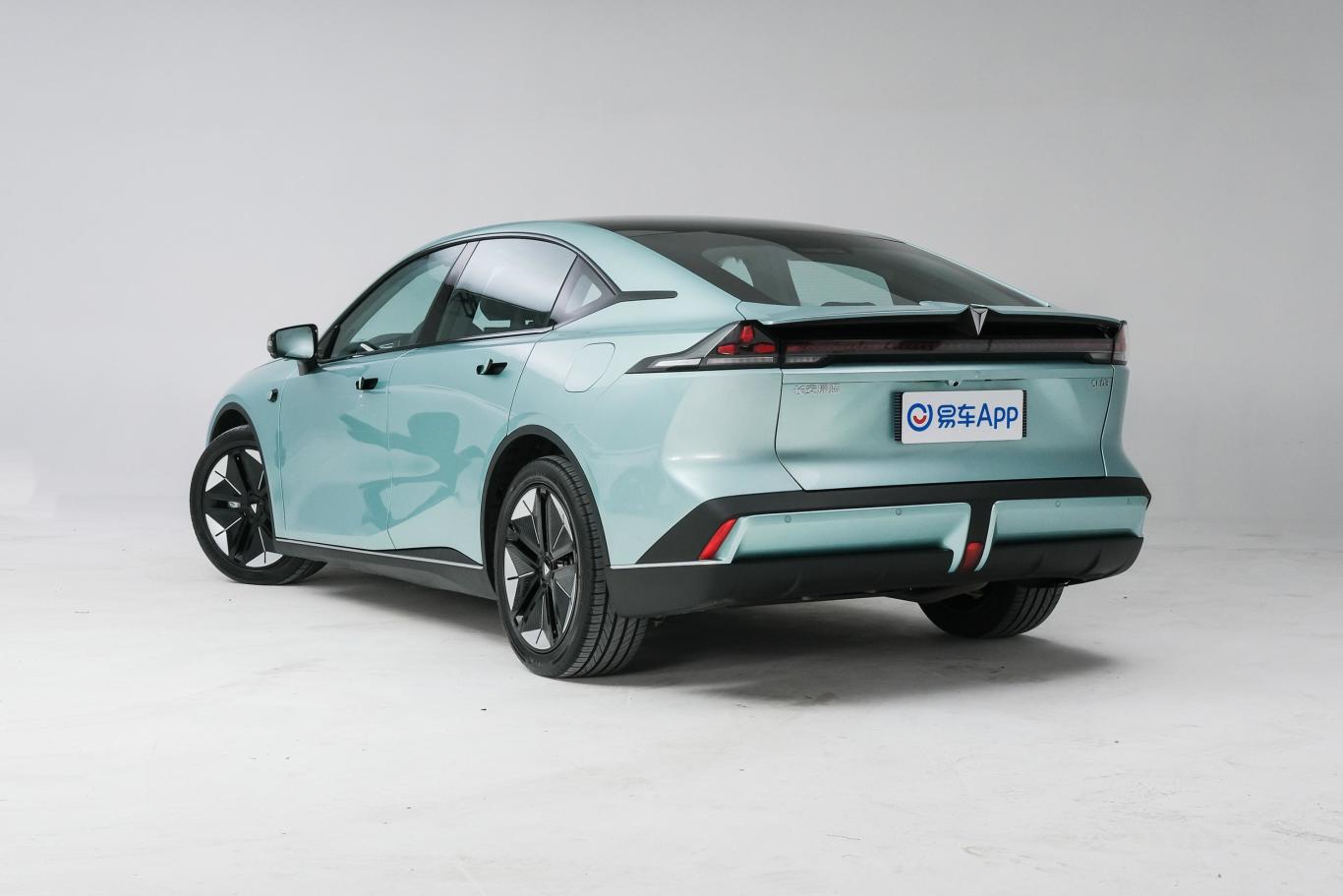 【深蓝SL03200km 增程版侧后45度车头向左水平图片-汽车图片大全】-易车