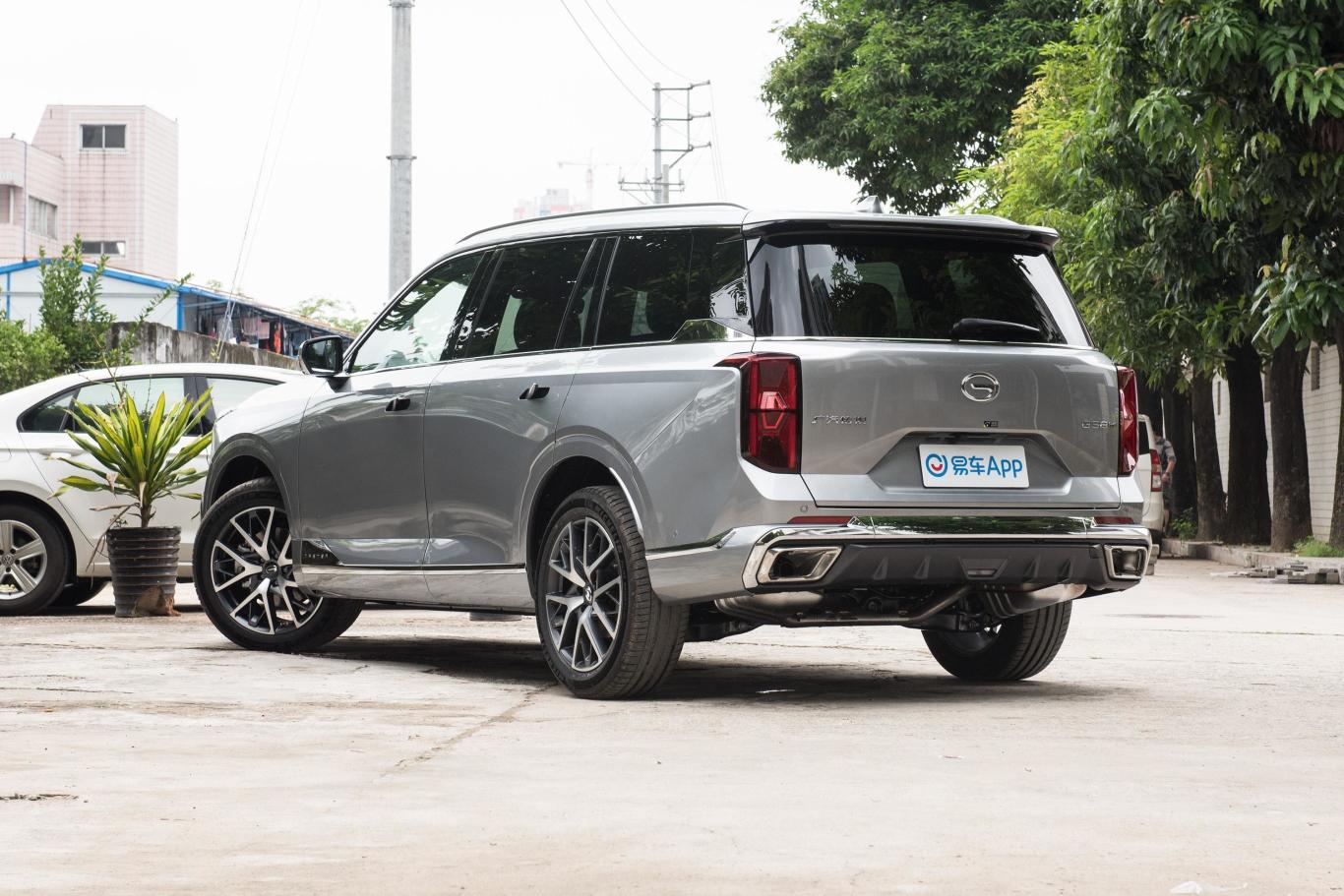 【传祺GS82.0T 四驱至尊版 6座侧后45度车头向左水平图片-汽车图片大全】-易车