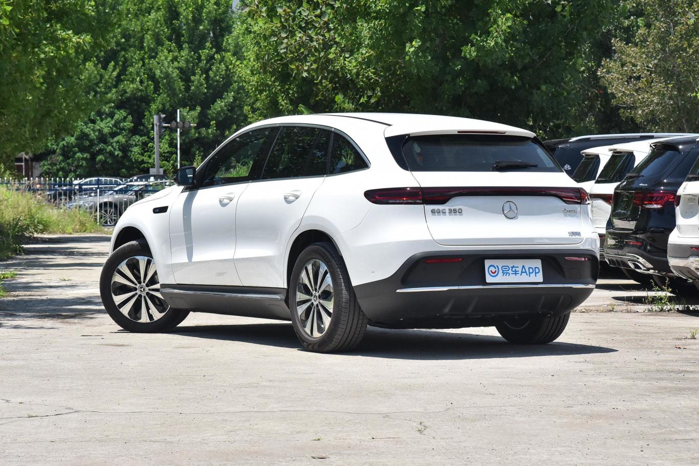 【奔驰EQC改款 EQC 350 4MATIC 特别版侧后45度车头向左水平图片-汽车图片大全】-易车