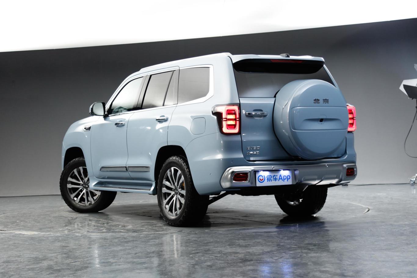 【北京BJ602.0T 十一版 5座 汽油侧后45度车头向左水平图片-汽车图片大全】-易车