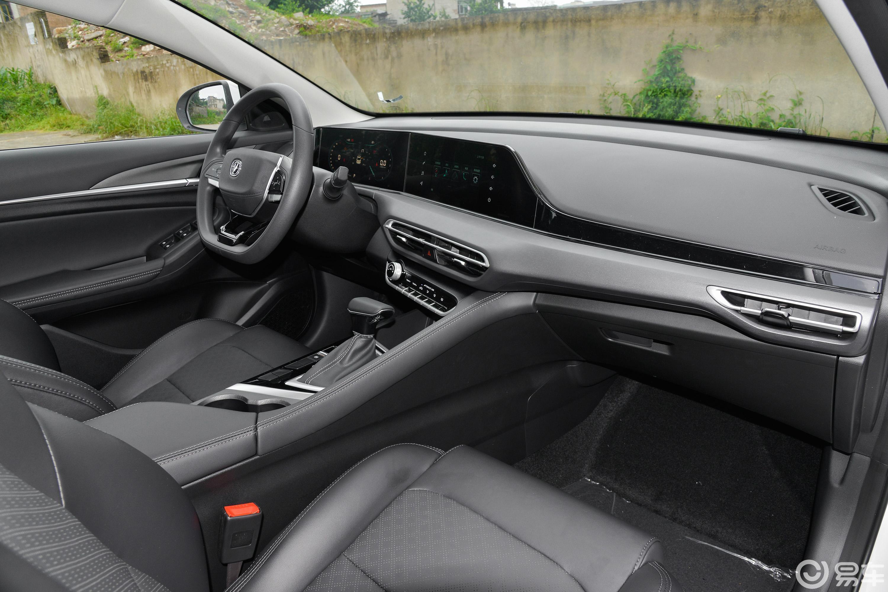 【逸动PLUS 1.6L GDI CVT精英版内饰全景副驾驶员方向图片-汽车图片大全】-易车