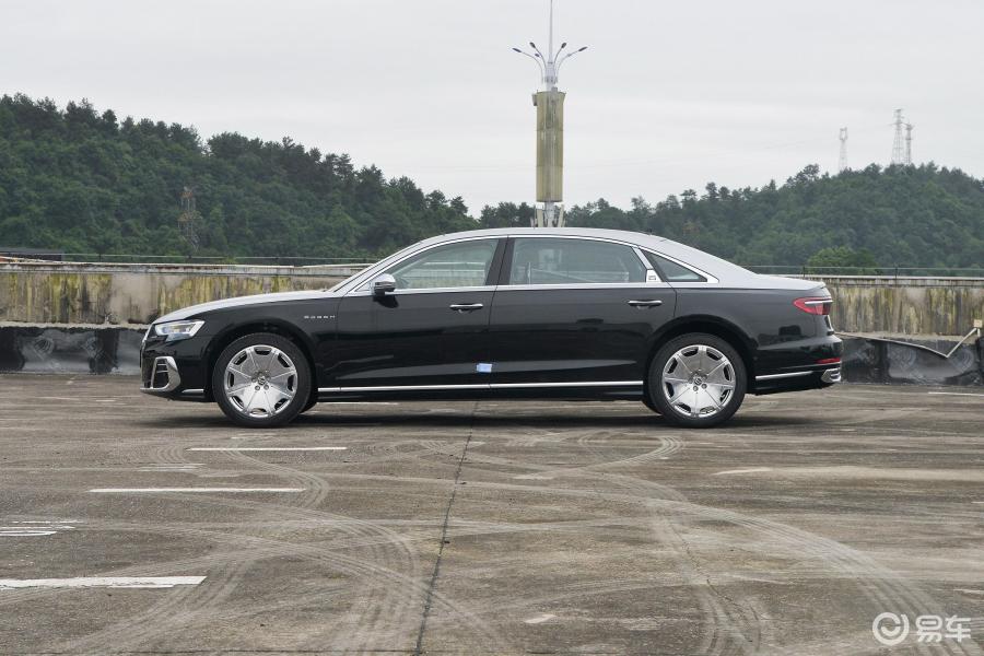 【奥迪A82022款A8L Horch 创始人版 双色典藏型正侧车头向左水平汽车图片-汽车图片大全】-易车