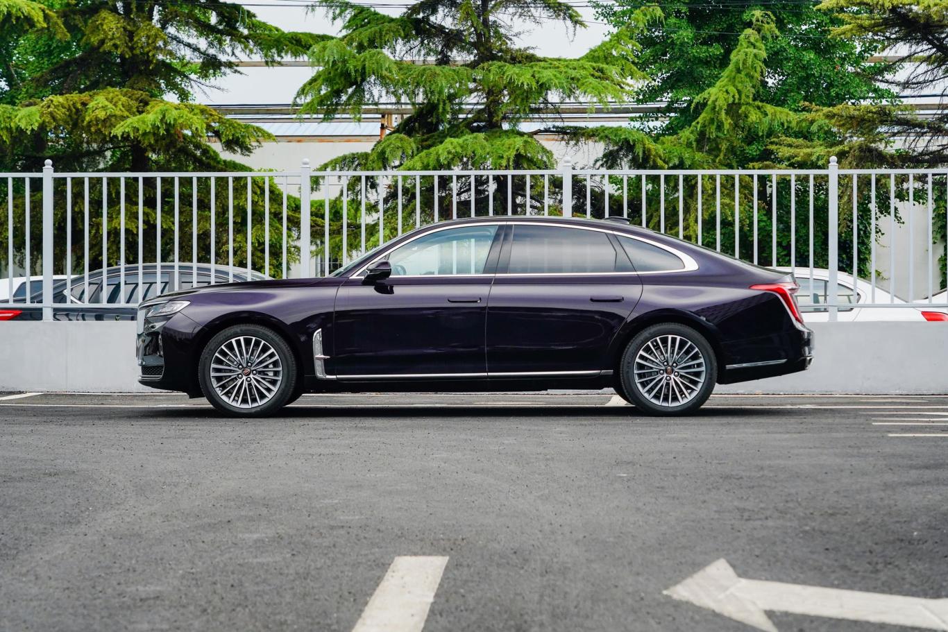 【红旗H92.0T 智联旗享版正侧车头向左水平图片-汽车图片大全】-易车