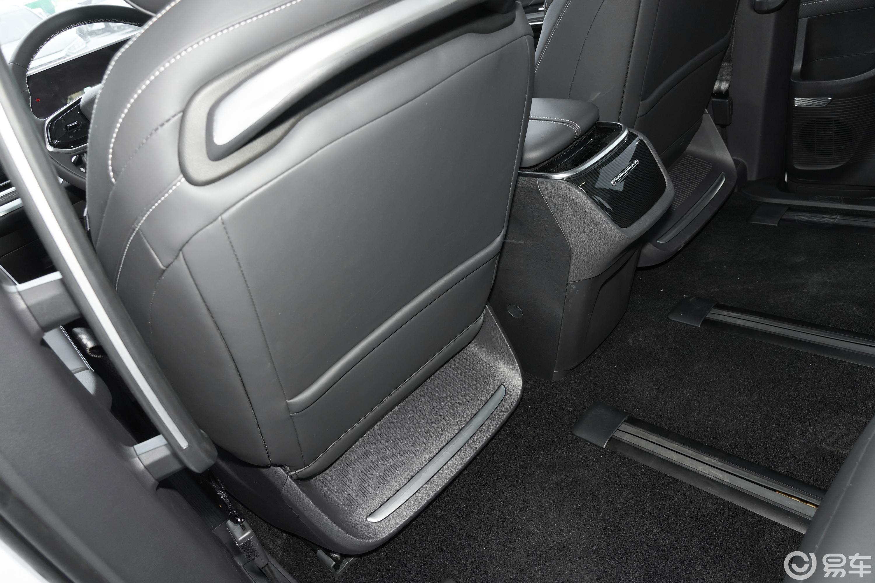 【上汽大通MAXUS G902.0T 星河版 7座后排空间图片-汽车图片大全】-易车