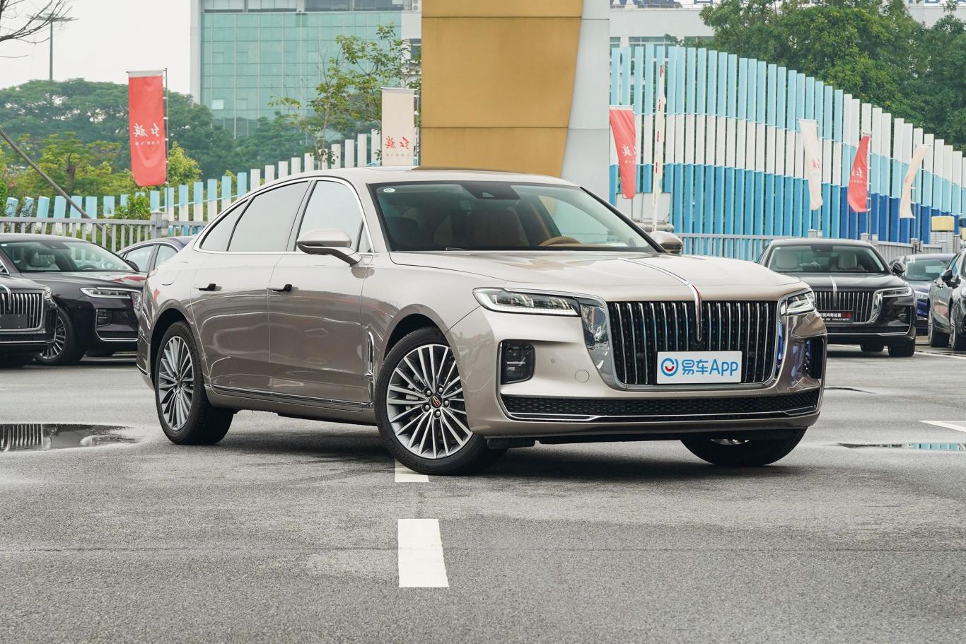 【红旗H92.0T 智联旗享版侧前45度车头向右水平图片-汽车图片大全】-易车