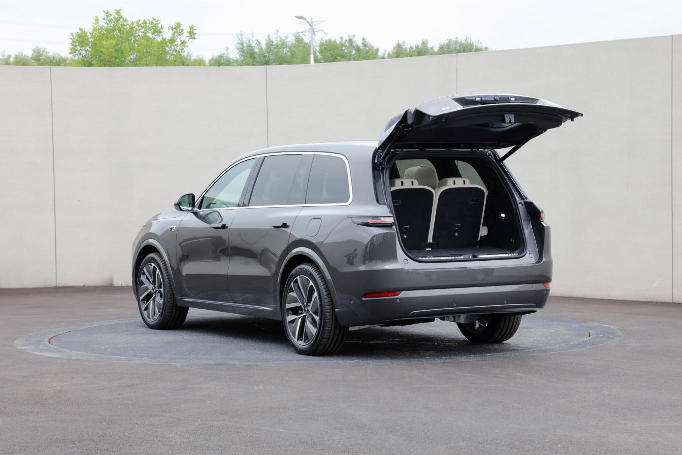 【理想L9L9 Max后备厢开启45度侧拍图片-汽车图片大全】-易车