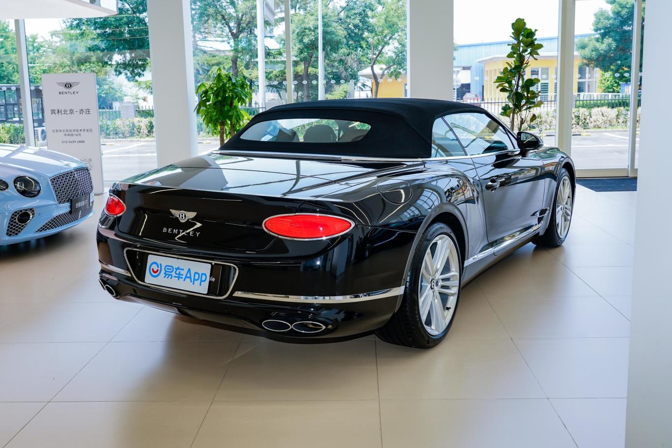 【欧陆4.0T GT V8 敞篷版侧后45度车头向右水平图片-汽车图片大全】-易车