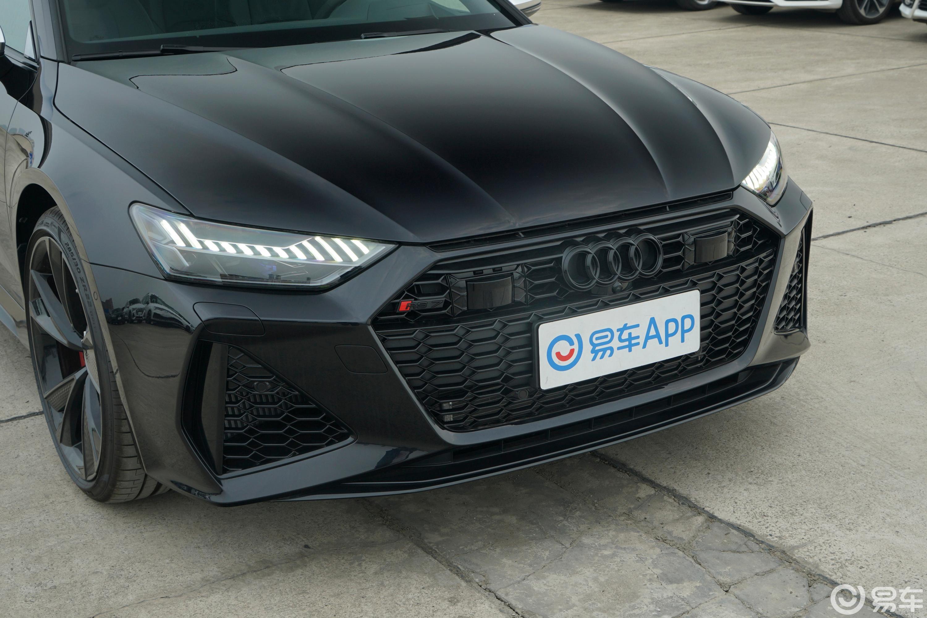 【奥迪RS 74.0T Sportback前格栅侧俯拍图片-汽车图片大全】-易车