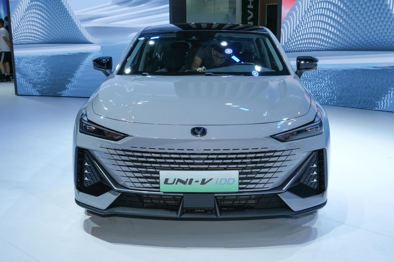 【长安UNI-V 智电iDD1.5T 顶配版图片-汽车图片大全】-易车